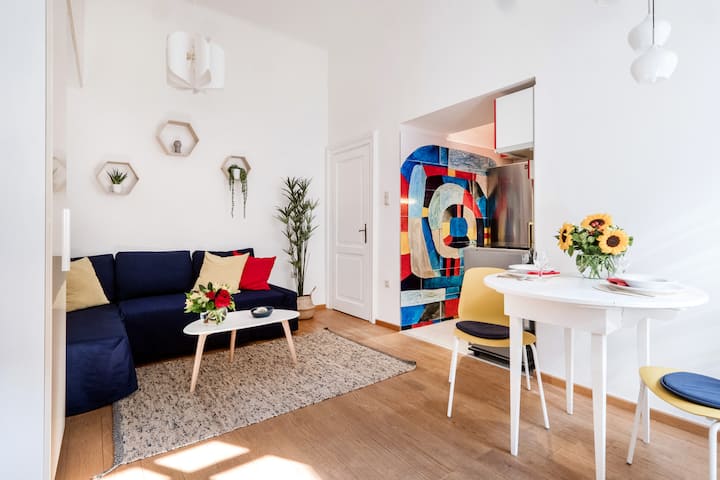 Artistic Apartment In City Centre - Budapest