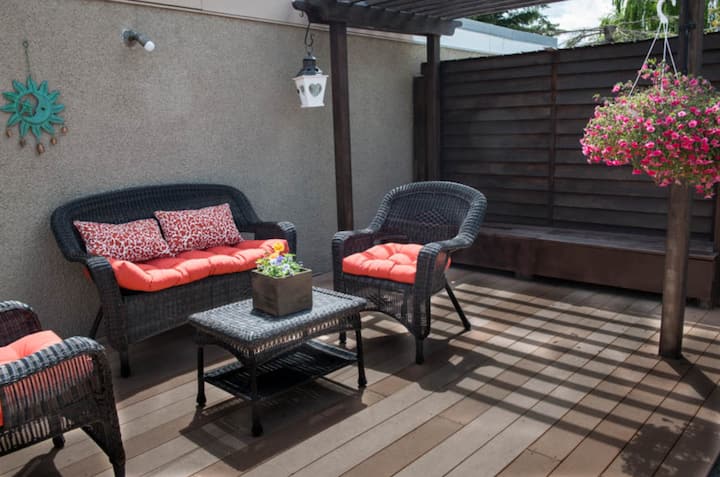 Cozy And Bright Lower Level Suite - Calgary