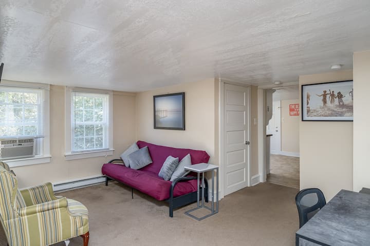 Beachside Retreat For 4  Walk To Buckroe Beach! - Hampton, VA