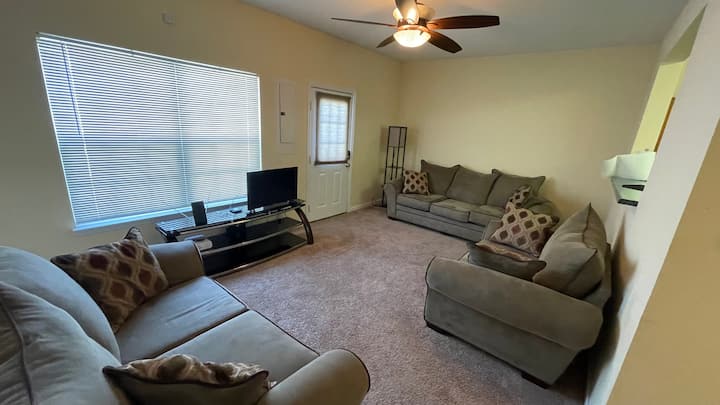 Spacious 3-bedroom Townhouse With 2 1/2 Baths. - Richmond, VA