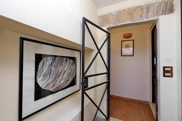 Charming Studio Apartment Located Above Trastevere - Roma, Italia