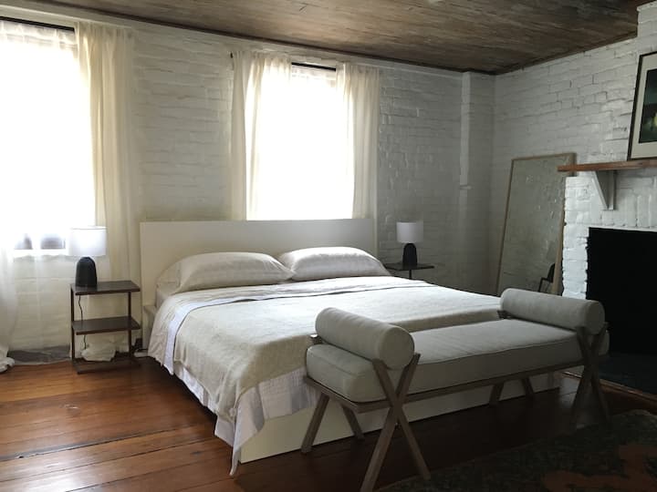 The Jones Carriage House - Savannah, GA
