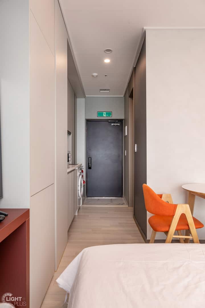 [비프거리중심가&신축숙소]호텔비앤비With View#시몬스베드 - Busan Station