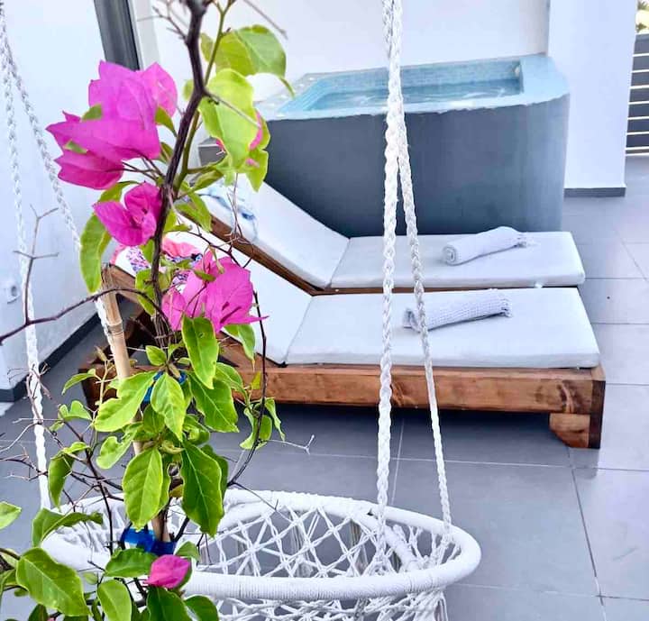 The Muses Of Santorini 3_suite_outdoor Jacuzzi - Santorini