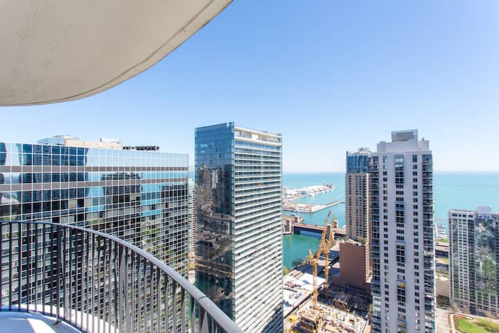 Corner King 2br/2ba Tower+ Private Balcony! - Chicago