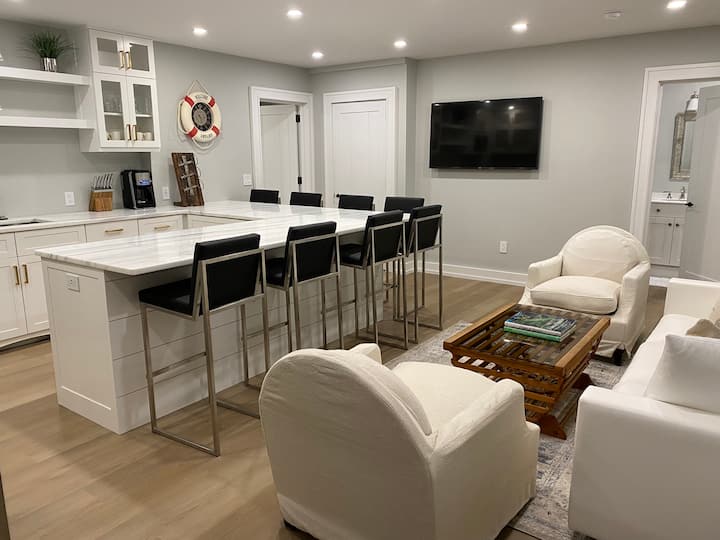 Cozy Mid-island Apartment - Nantucket, MA