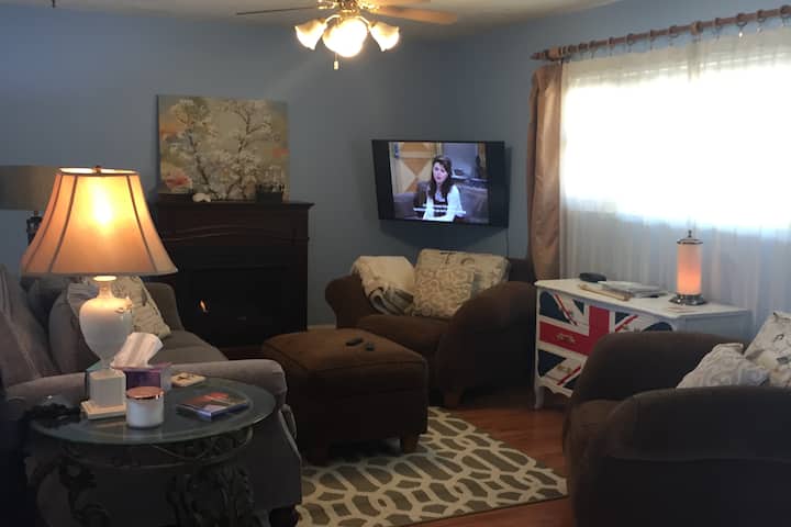 Boomer Beauty.  Cat And Dog Friendly - Stillwater