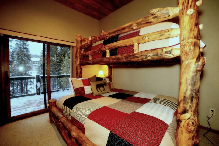 Summitbnb Alpine Base Camp: Br#3 (Queen's Bunk) - Dillon, CO