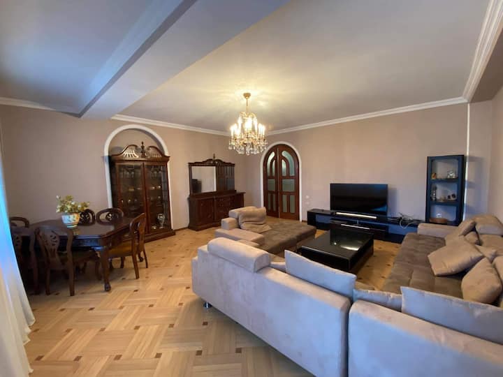 Lovely Large 3 Bedroom Apartment In Old Tbilisi - Tbilissi