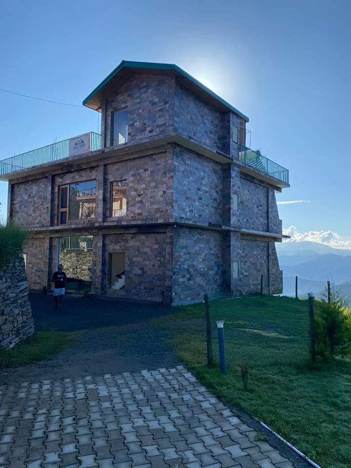Corner Edge | 7 Br | Lawn - Chail