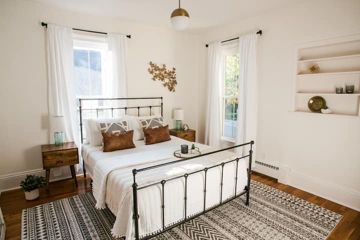The Cherry Hill Farmhouse - Grand Rapids, MI