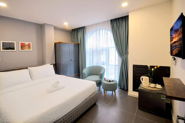 3 Rooms On 6th Floor, Near Sea, New Style. - Vietnam