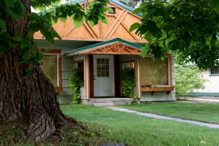Garden Haus · One Of A Kind Cottage. Downtown - Leavenworth, WA