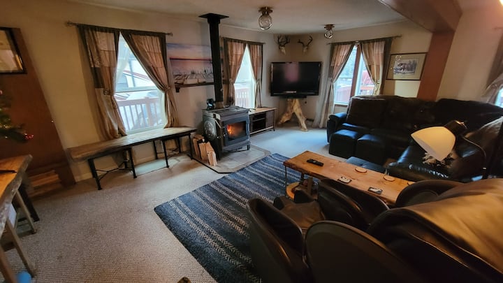 Last Frontier Lodge: Mountain-forest-ocean Views - Kodiak, AK