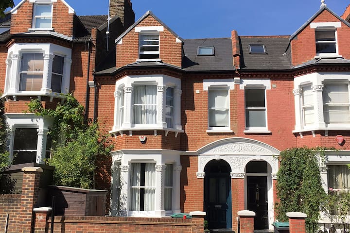 Beautiful 5 Bedroom Victorian House - North London - ロンドン