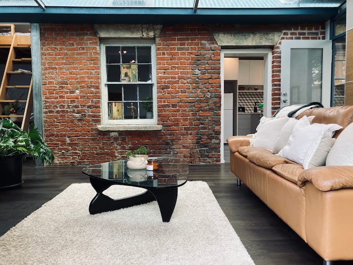 The Blue Gate:  Cbd Sanctuary, Historic  Cottage - Hobart