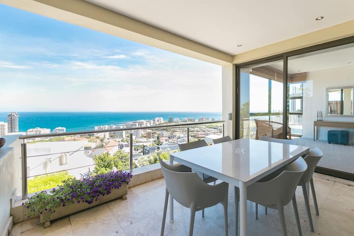 Top Of The World | Opulent Springbok Rd Apartment - Cape Town