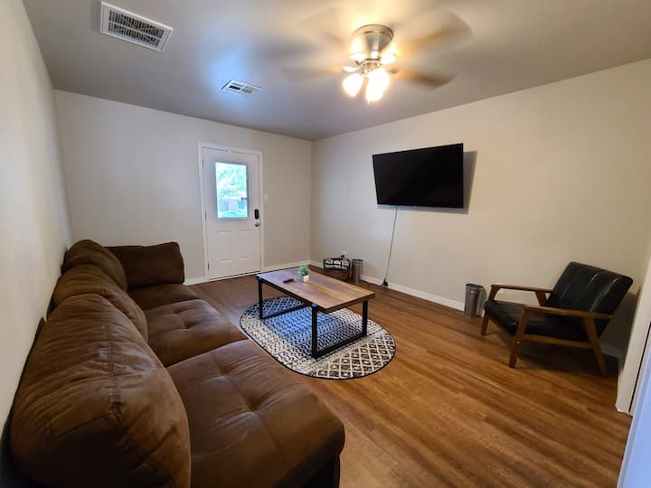 Near Scott And Whiteduplex W/ Yard For Pet - Temple, TX