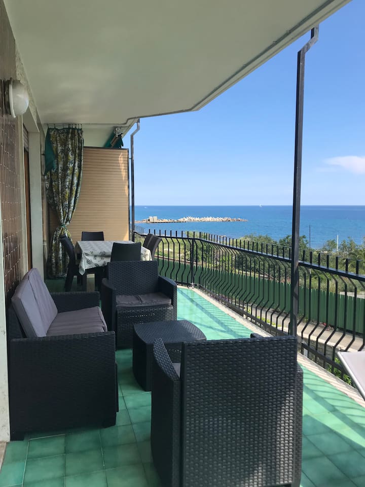 Spazioso Appartamento Fronte Mare - Bordighera