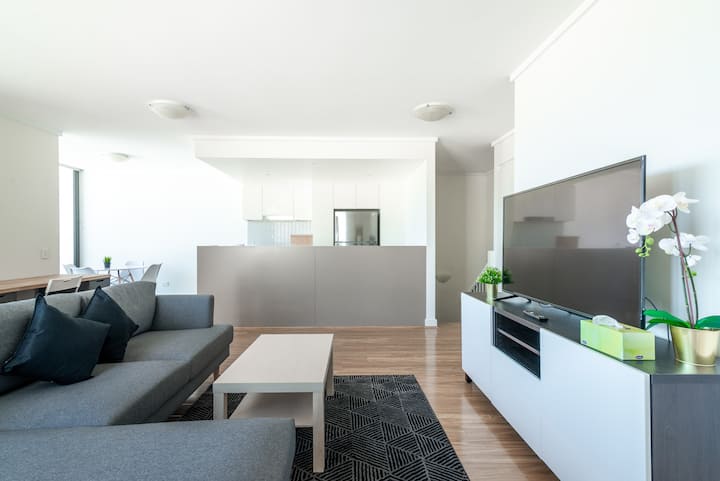 Spacious 2 Bed Apartment - Wolli Creek - Sydney