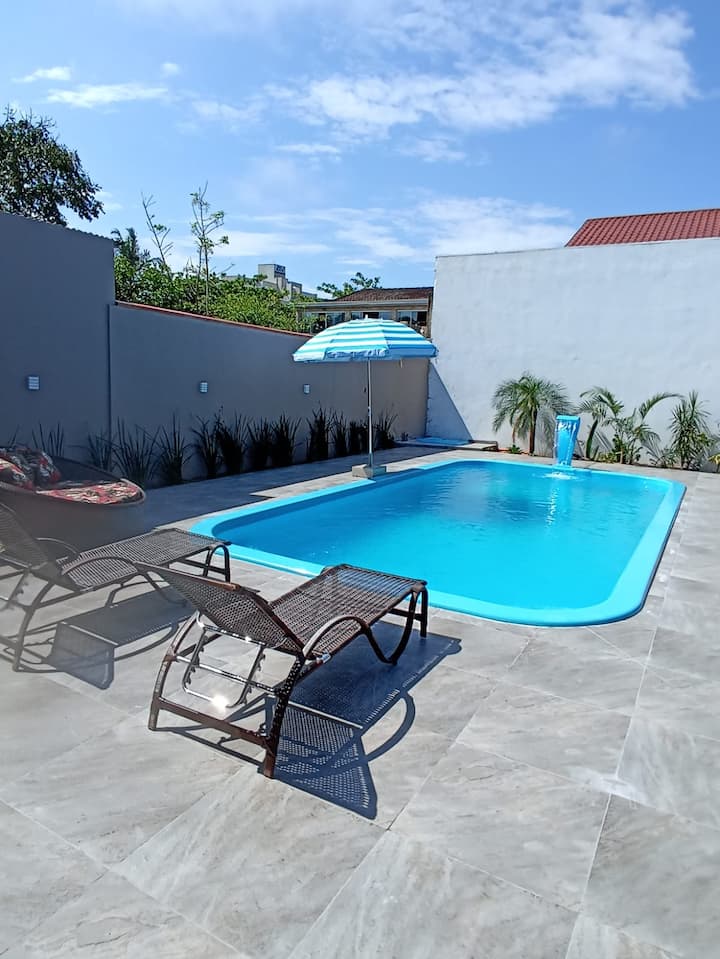 Casa A 50 Mts Da Praia C/piscina E Ar Cond.(4) - Itapoá