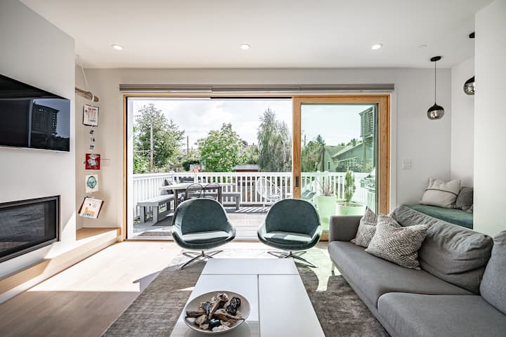 Beautiful New Family Home Located In Heart Of Kits - Vancouver