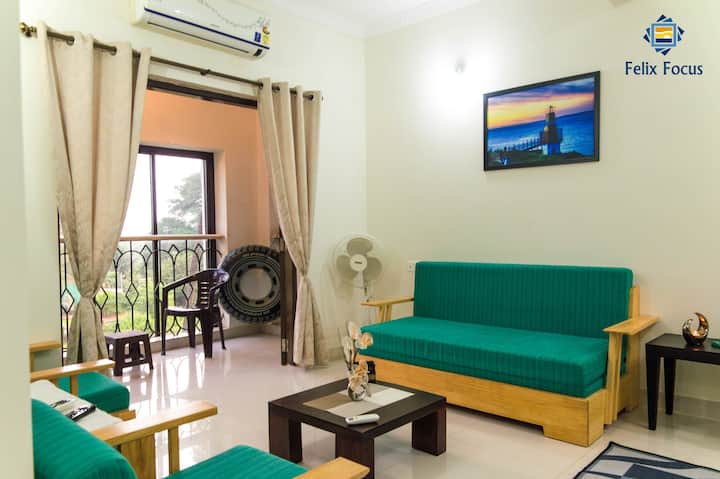 1 Br Apartment With A Stunning Pool View - Goa