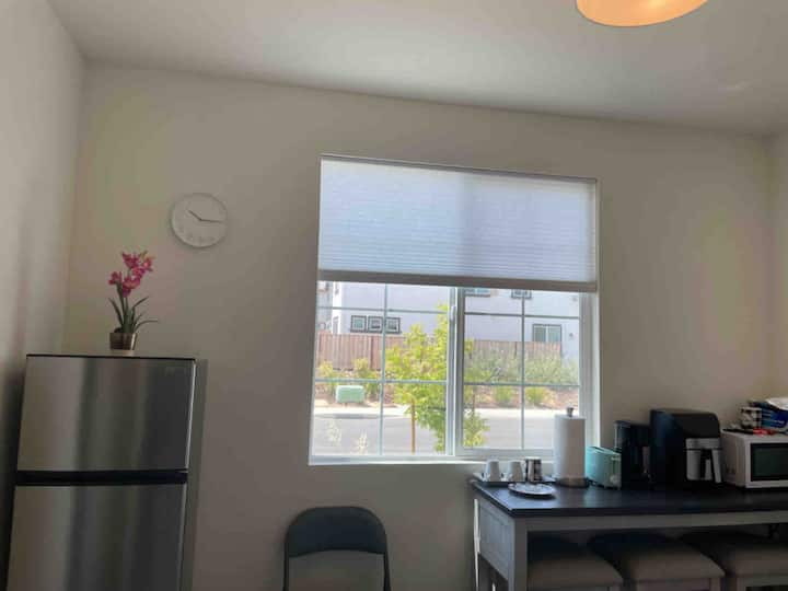 E. Cozy 2b1b Brandy New Guest Suite - Brentwood, CA