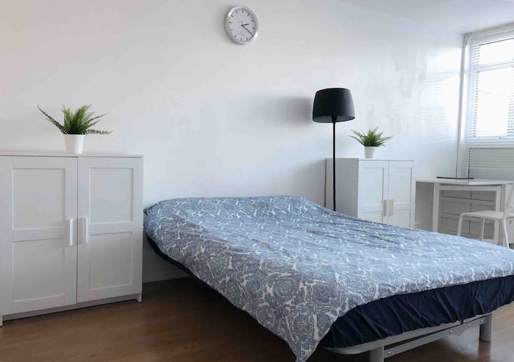 Modern Large Bedroom In London(zone 2) 1persononly - Greenwich