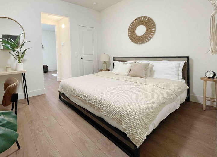 Close Ontario Airport!new! - Eastvale, CA