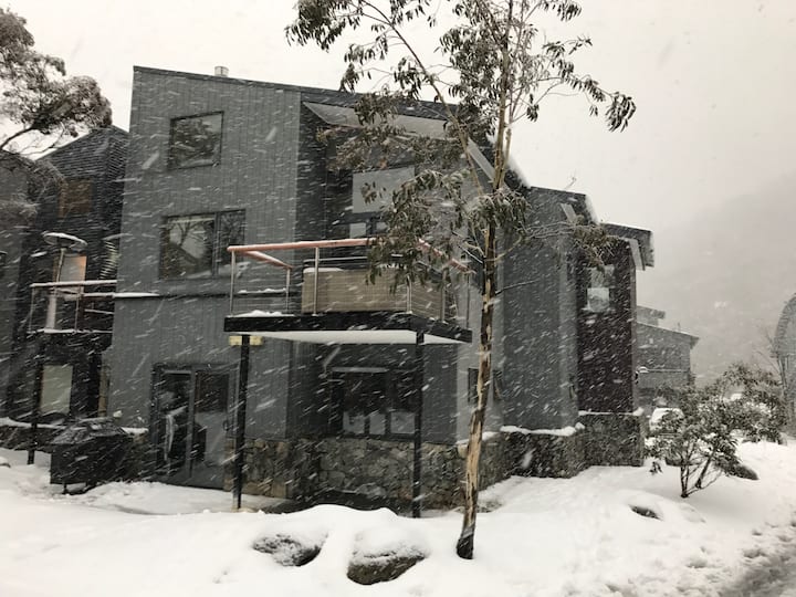 Thredbo Village's Perfect Chalet Location - Onyx 3 - Snowy Mountains