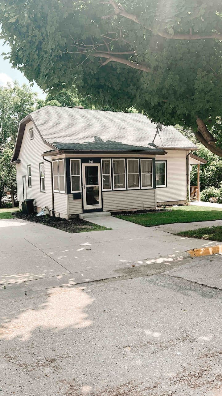 Creekside On Winnebago In Downtown Decorah - Decorah, IA