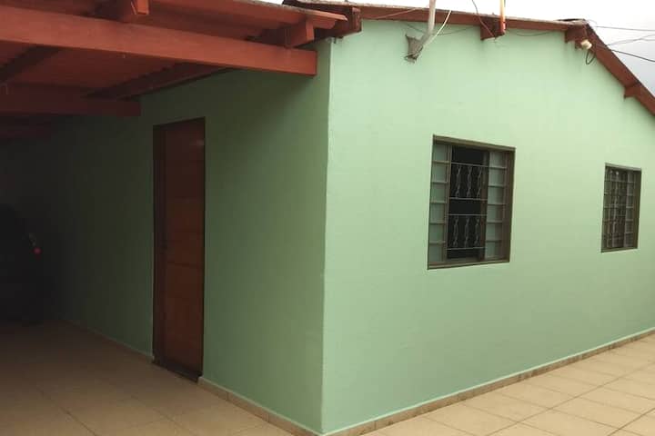 Casa Temporada
Até 8 Pessoas
Garagem 2 Carros. - Anápolis