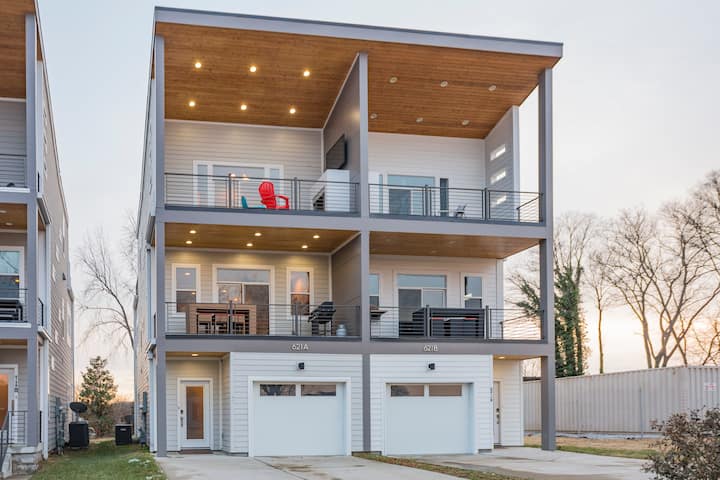 Luxe 3 Br Stunner - Sleeps 10 | 662 Mbps Wifi