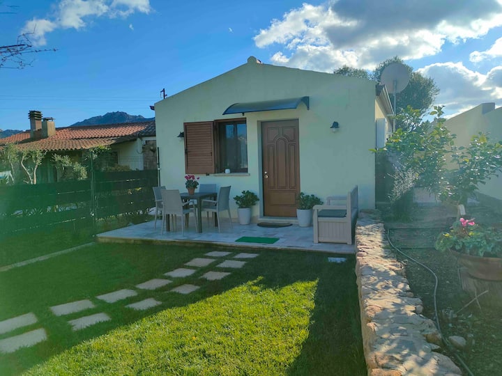 Piccola Villetta Indipendente Con Giardino - Olbia