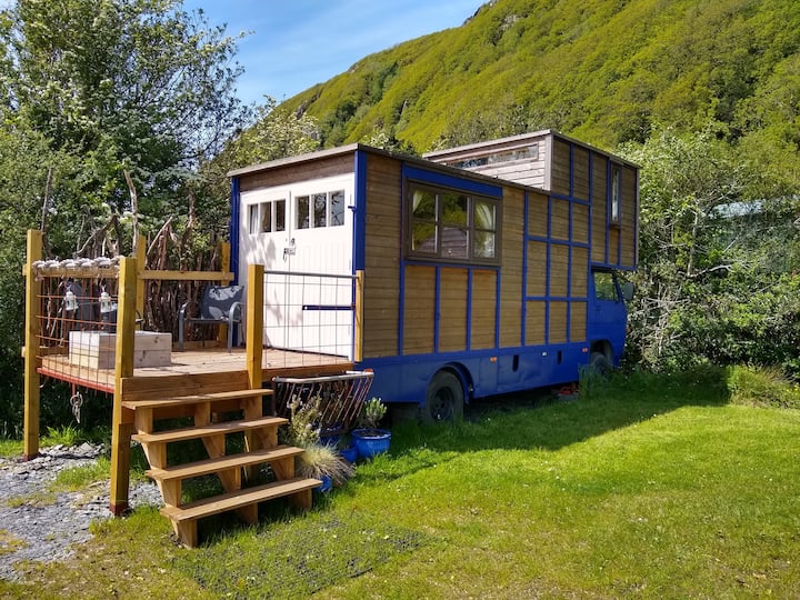 Snug Snowdonian Converted Horsebox & Breakfast - Portmeirion