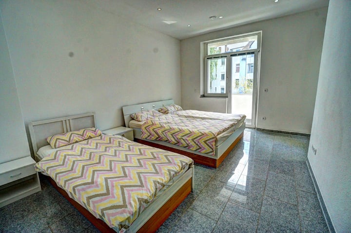 Apartment With 2 Bedrooms And Open Kitchen - Duisburg Hbf Station