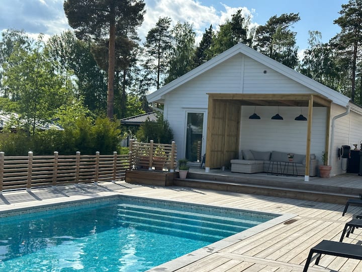 Centralt Hus Med Stor Pool - Falun