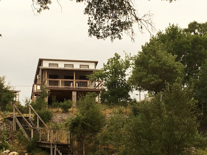 Peaceful Cabin Holiday Respite On The Medina River - Bandera, TX