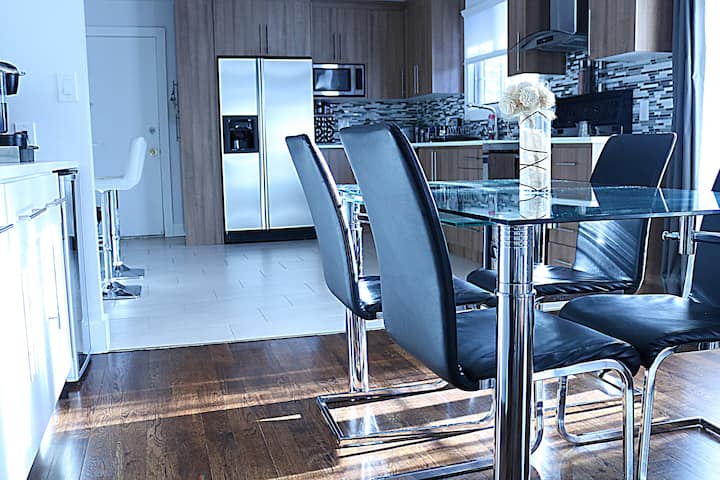 Entertaining 3bd/2ba W/parking, Pool Table & Wi-fi - Ottawa