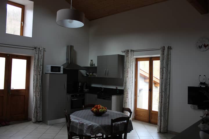 Maison Dans Un Petit Village De Montagne - Ariège