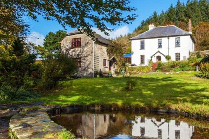 Converted Barn In Glorious North Devon Valley - デボン