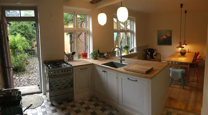 4 Bedroom Townhouse W/ Sunny Garden. Free Parking - Aarhus