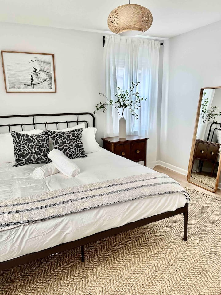 Blue Bungalow W/ Marina Views - New Haven, CT