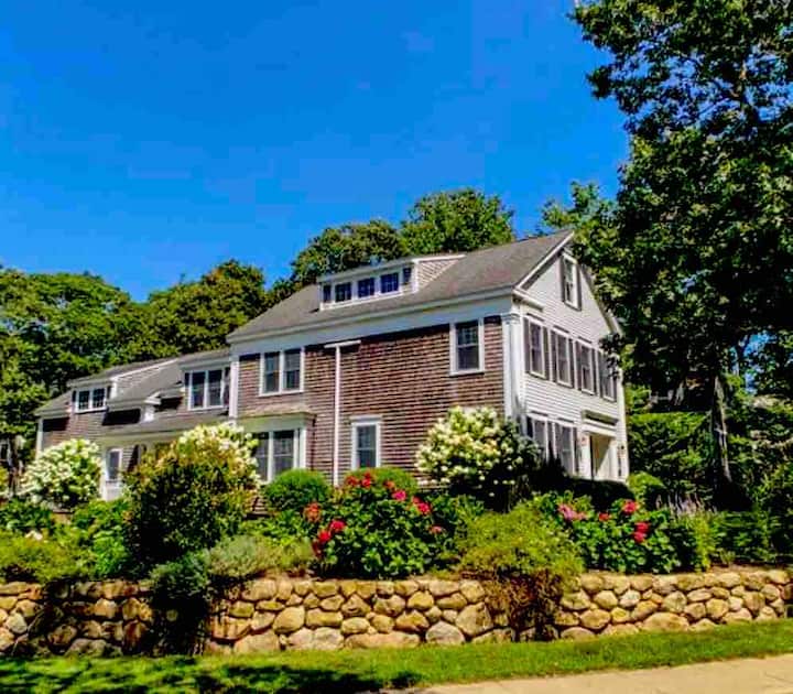 Vineyard Oasis - Oak Bluffs, MA