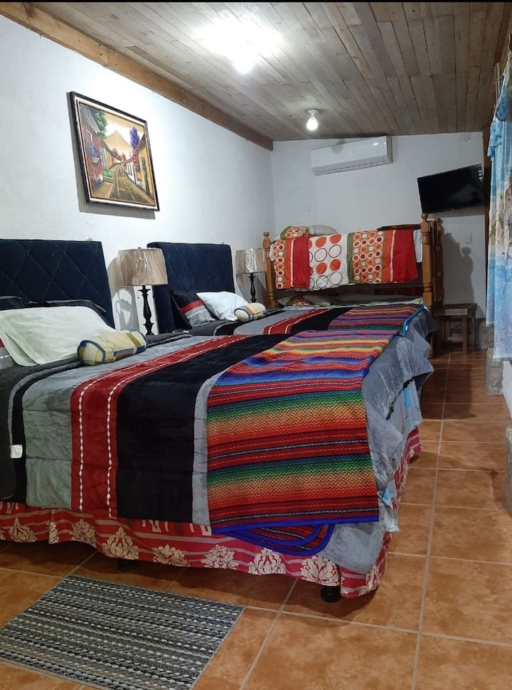 Santa Gertrudis, Lugar Encantador Con Parqueo En Las Instalaciones Para Descanso Reparador - Guastatoya