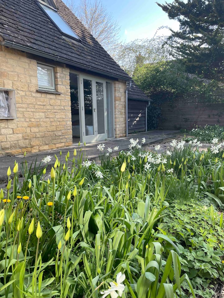 Cotswold Courtyard Room - Chipping Norton