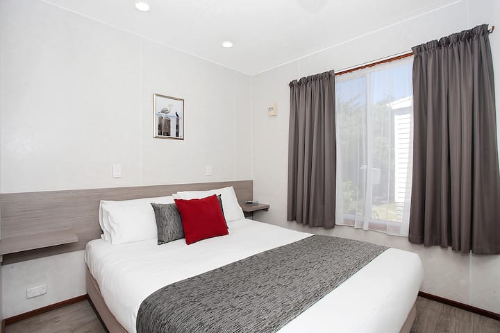 Great Ocean Road Tourist Park - Deluxe Cabin 6ppl - Great Ocean Road