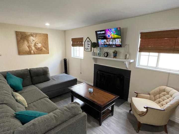 Cozy Home Near Disney, Knott’s & Beaches. Kids Ok. - South Gate, CA