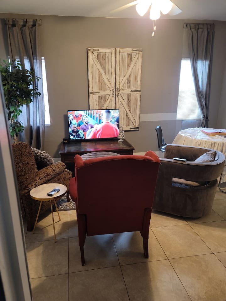 "Thebedroom" Bed & Bath Is A Elegant Cozy Oasis. - San Bernardino